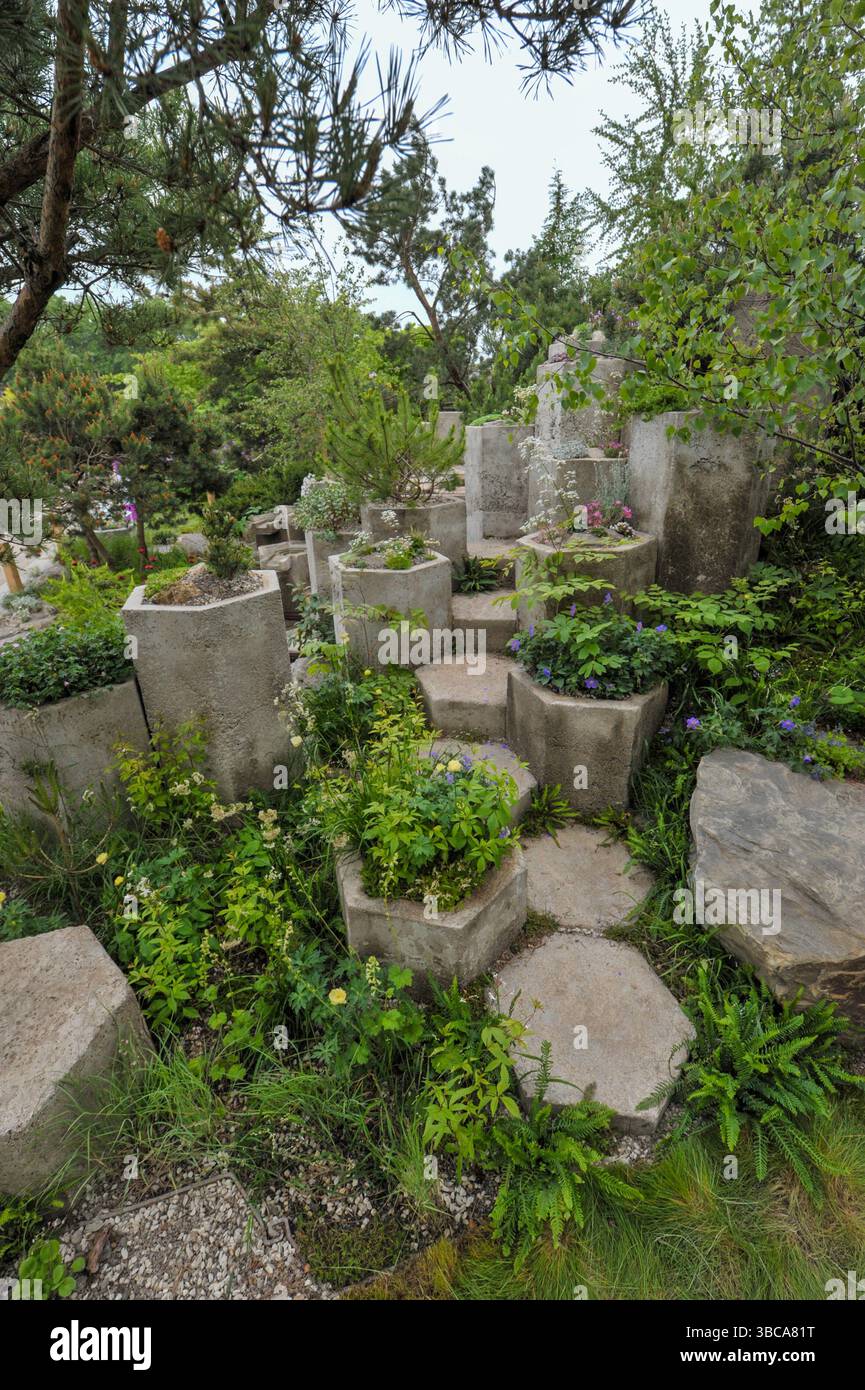 Opening day at the 2025 Royal Horticultural Society Chelsea Flower Show ...