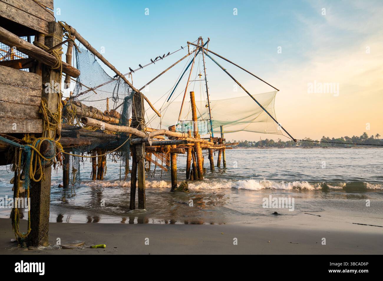 Chinese fishing nets on the shore of Kochi, Kerala in India, Cheena ...