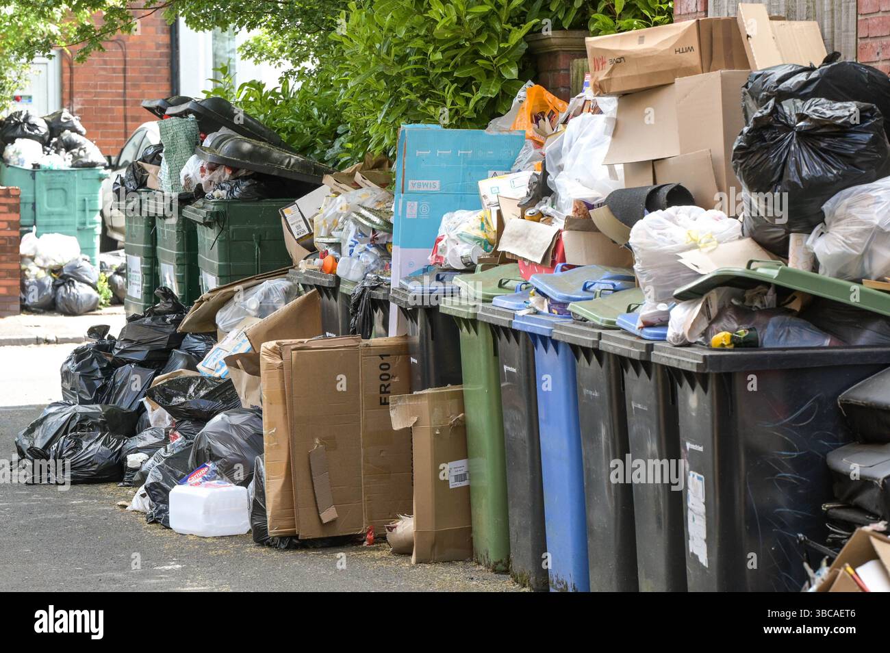 Park Rd, Moseley, Birmingham, 19th May 2025: A huge pile of waste ...