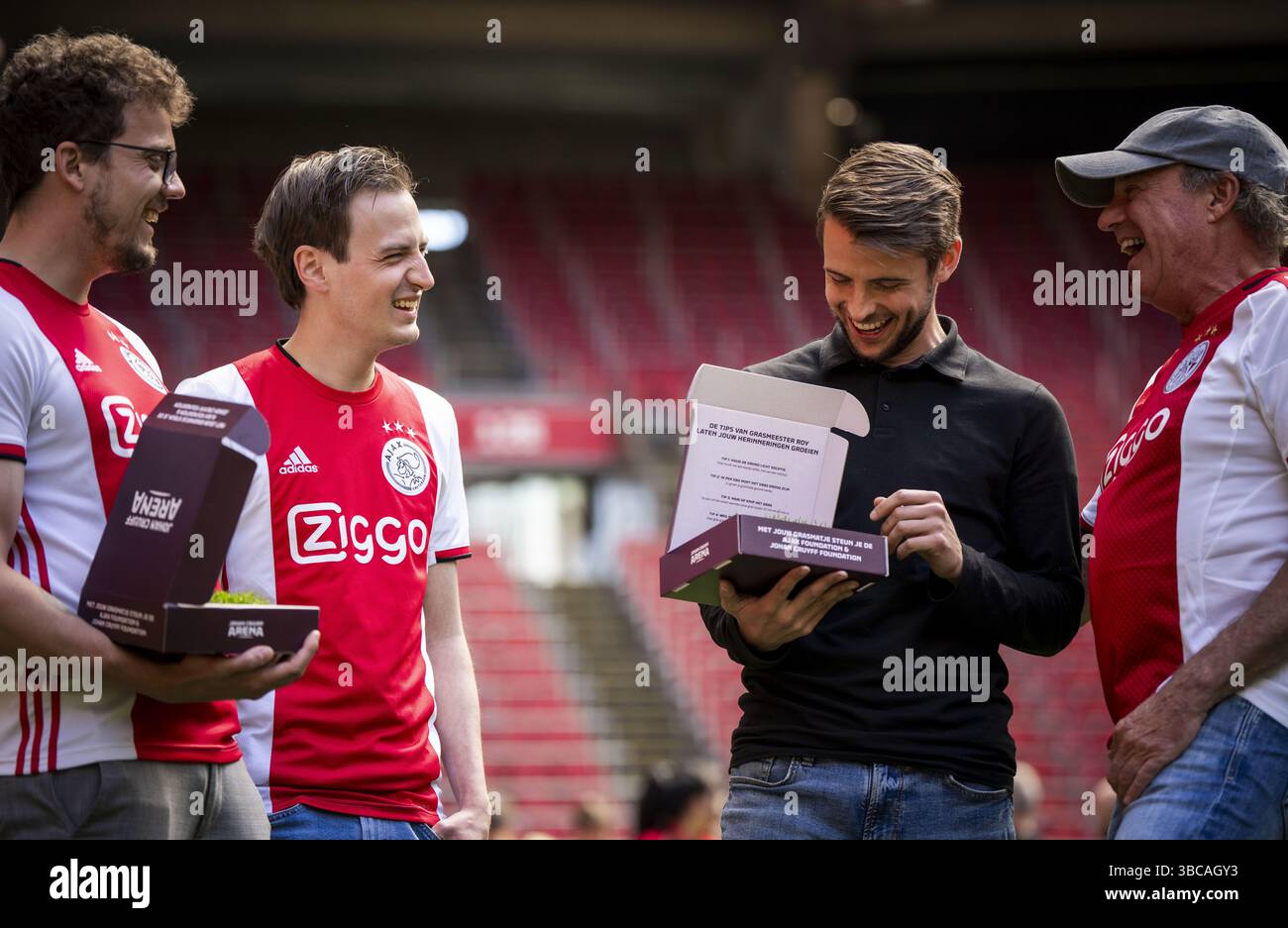 AMSTERDAM - Turf master Roy in conversation with fans. Ajax fans could ...