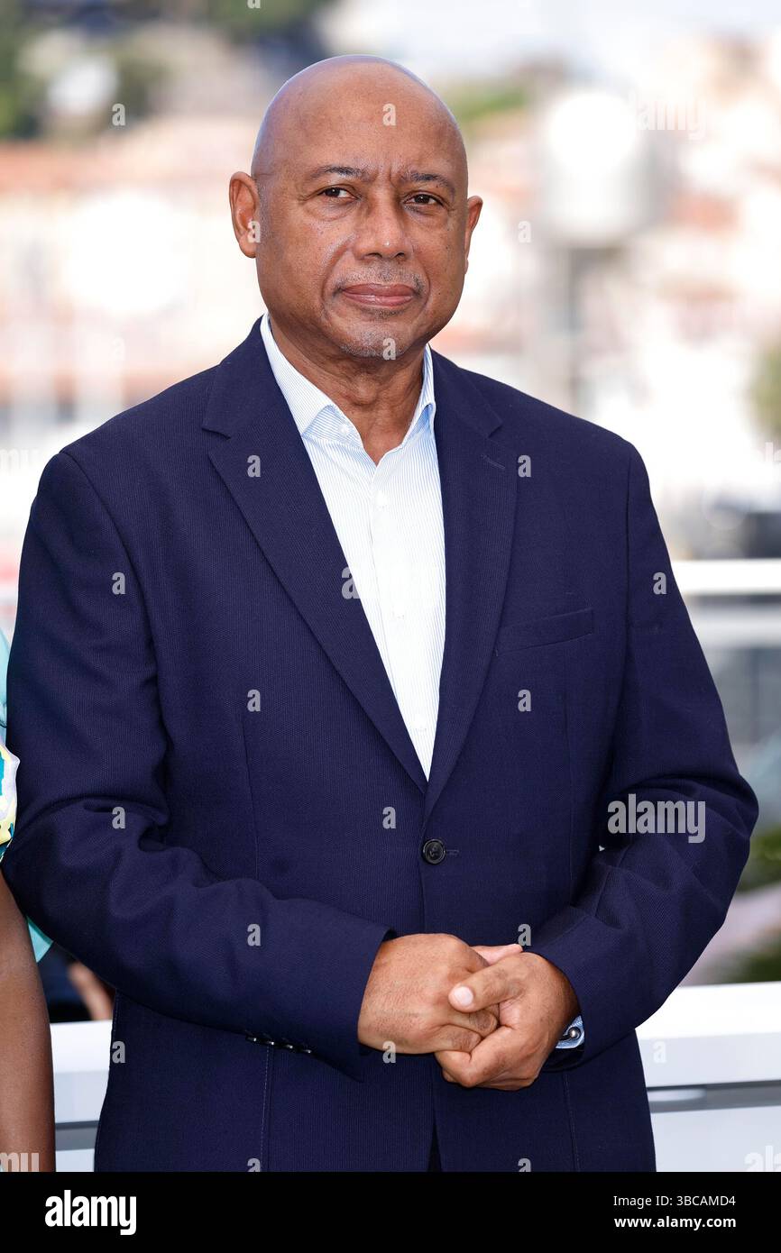 Cannes, Frankreich. 18th May, 2025. Raoul Peck poses at the photocall ...