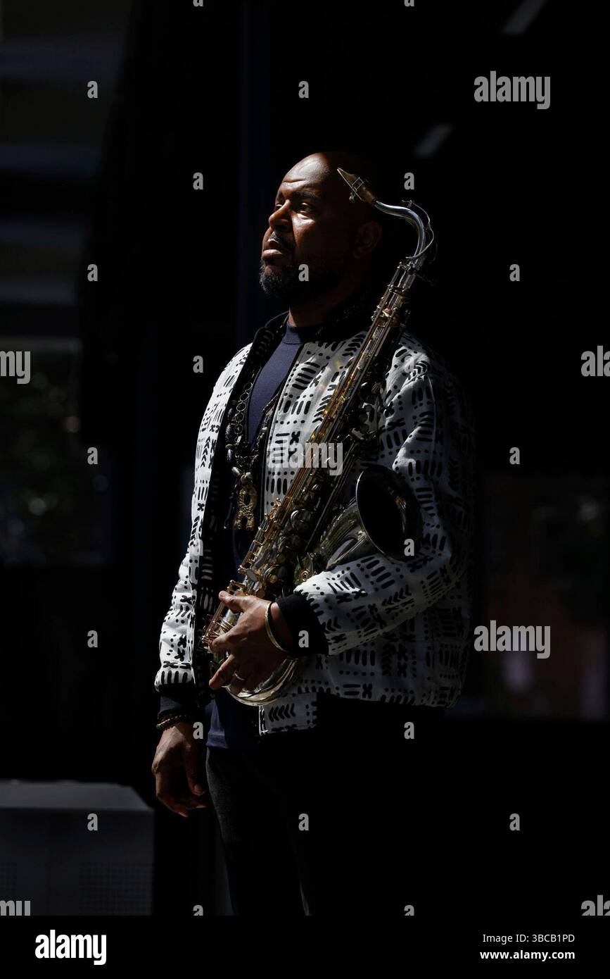 Oakland saxophonist Howard Wiley, SFJazz resident artistic director ...