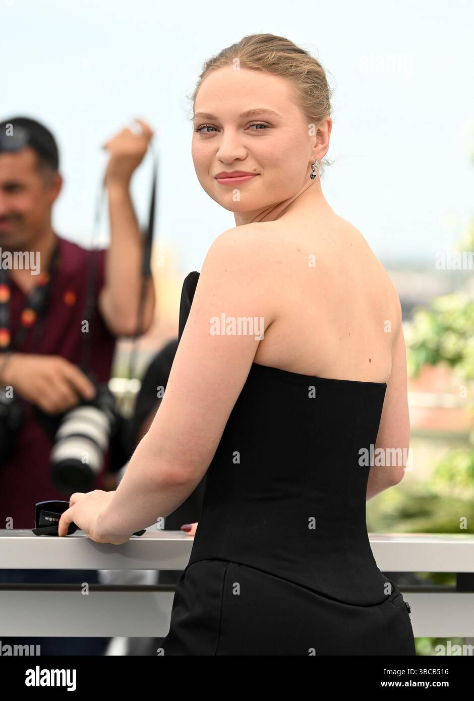 Cannes, France. 19th May, 2025. British actress Mia Threapleton attends the photo call for The ...