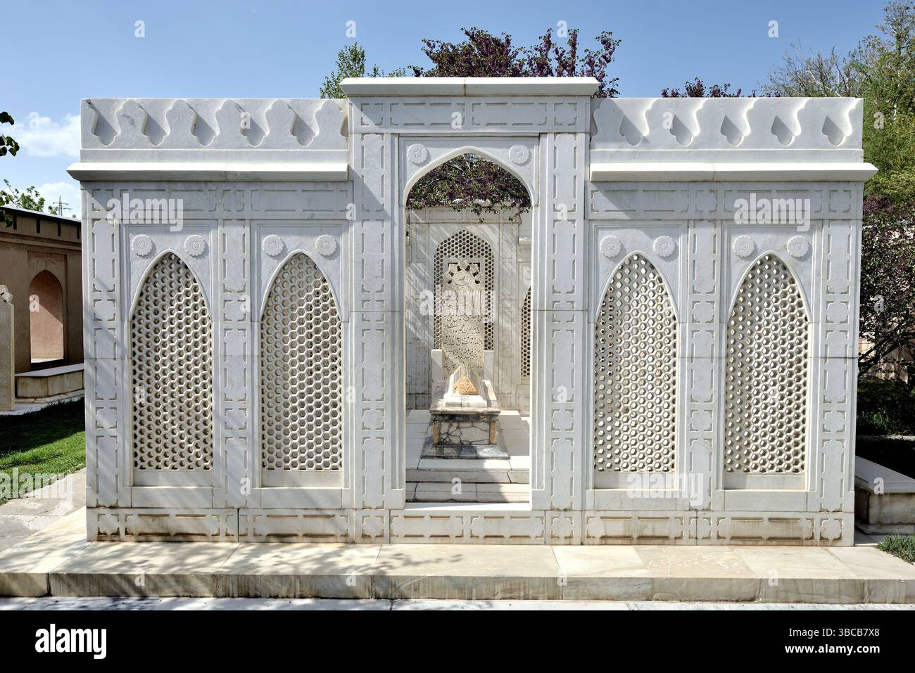 CITY OF KABUL WITH THE TOMB OF TIMURID KING BABUR Stock Photo - Alamy
