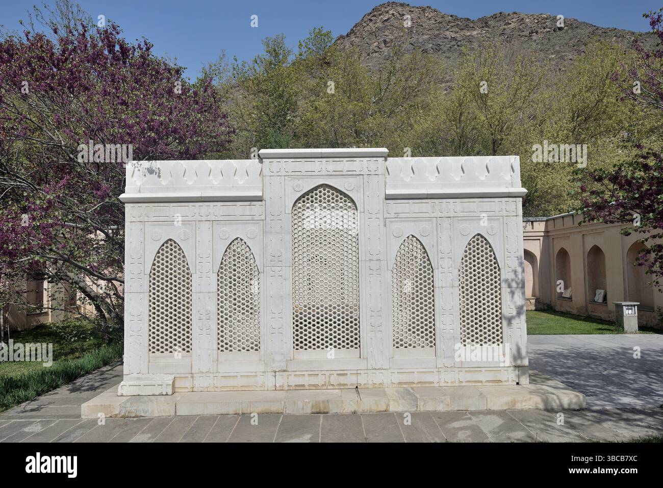 CITY OF KABUL WITH THE TOMB OF TIMURID KING BABUR Stock Photo - Alamy