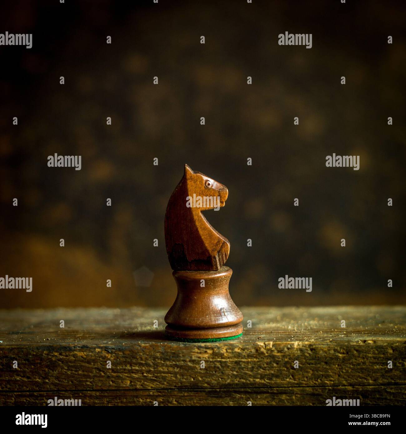 Wooden chess piece stands hi-res stock photography and images - Alamy