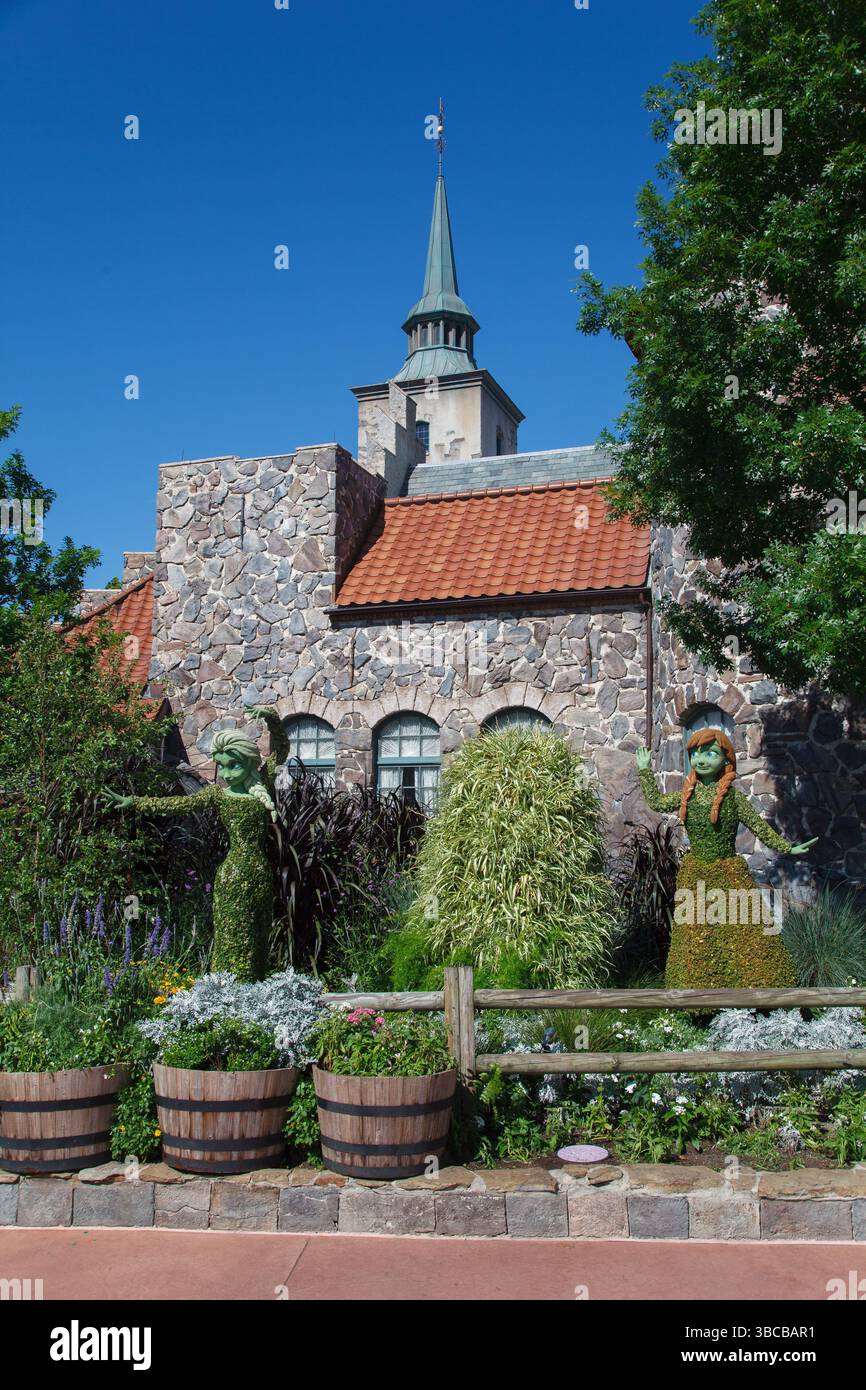 Elsa and Anna from snow topiary garden in Norway Pavilion, Epcot ...
