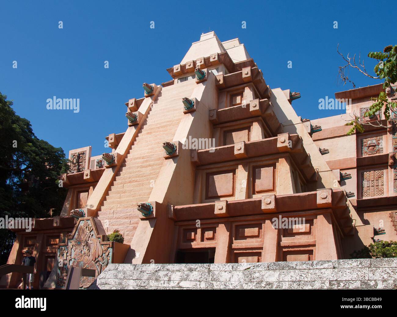 The Mexican pavilion pyramid, Epcot amusement park, Disney World ...