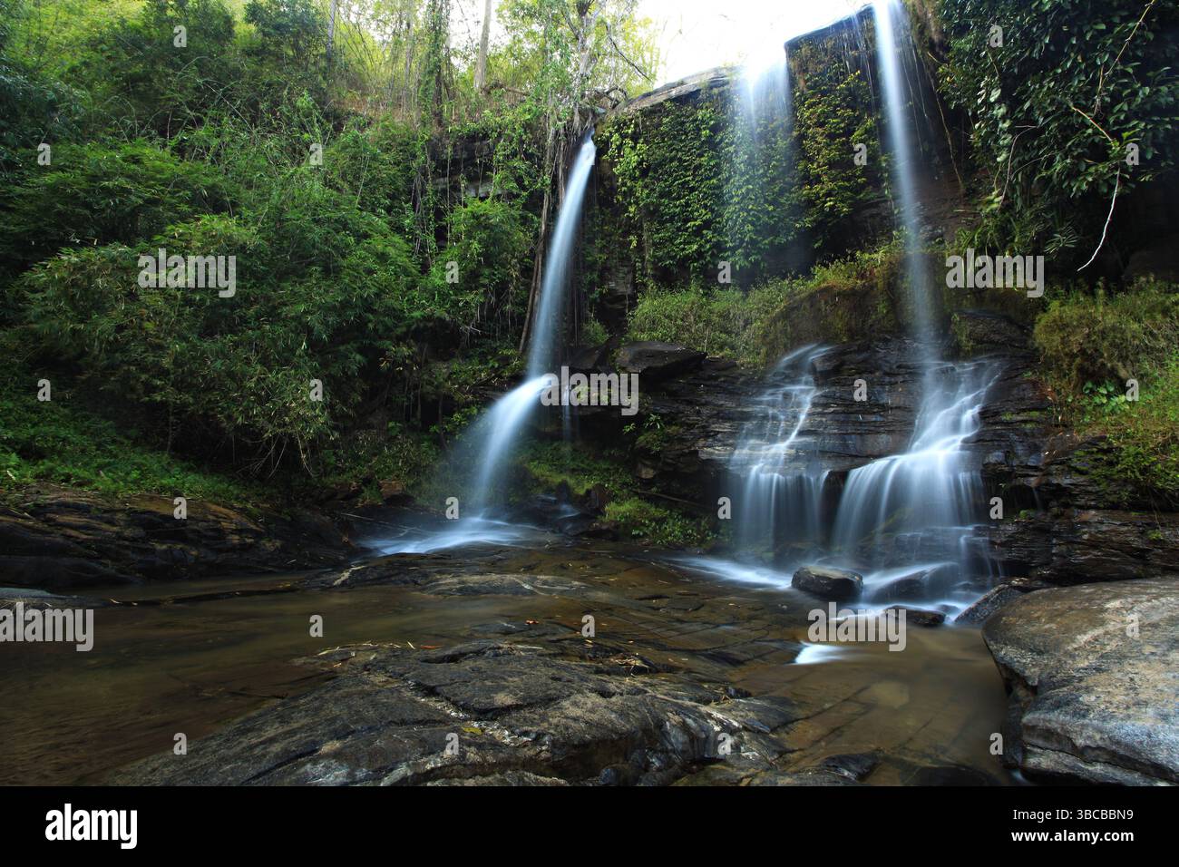 Mae sapok waterfall hi-res stock photography and images - Alamy