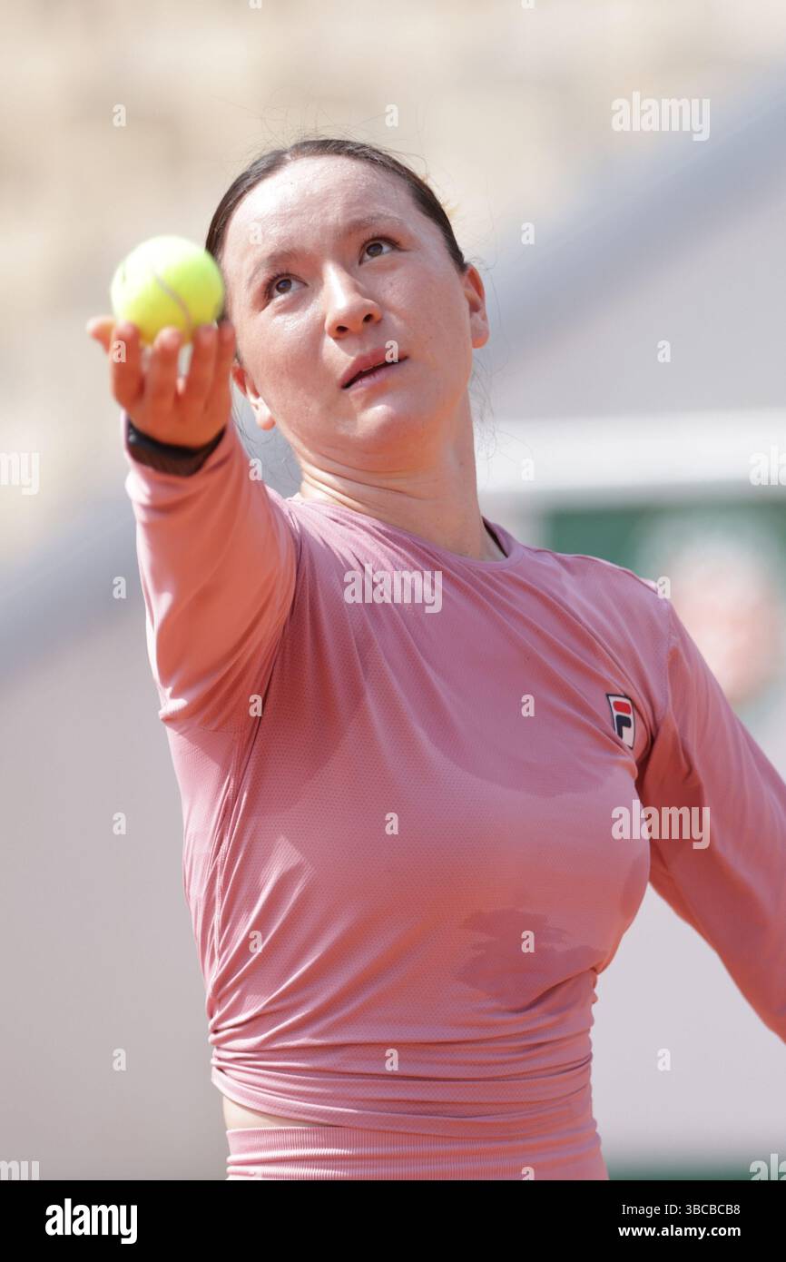 Lulu Sun of New Zealand during the qualifying of the Roland-Garros 2025 ...