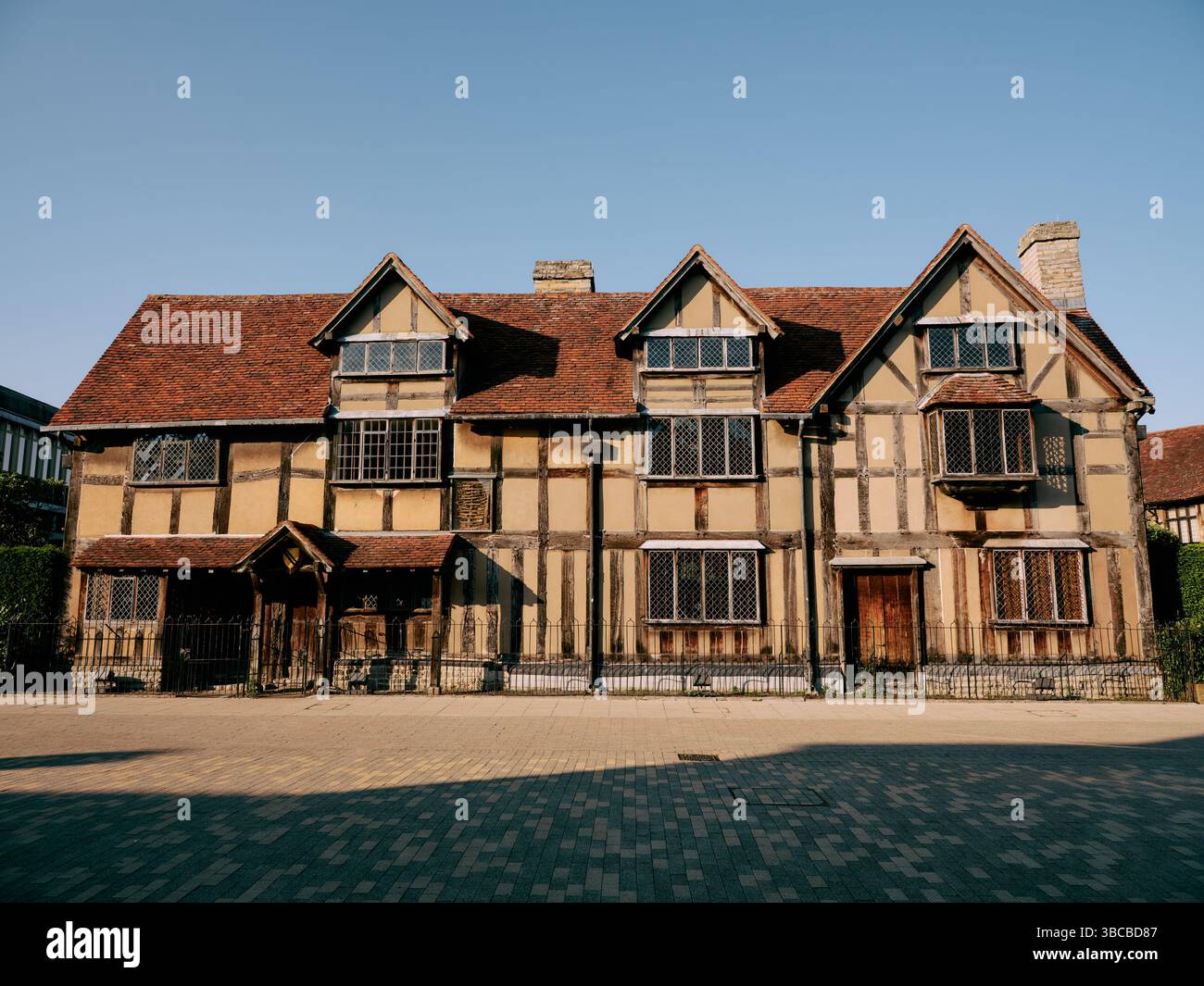 William Shakespeare's birthplace town & the half-timbered buildings of ...