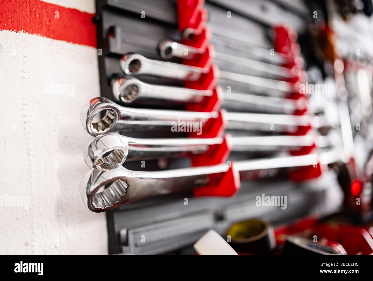 Garage Wall-Mounted Tool Organizer With Auto Mechanic's Wrench Set ...