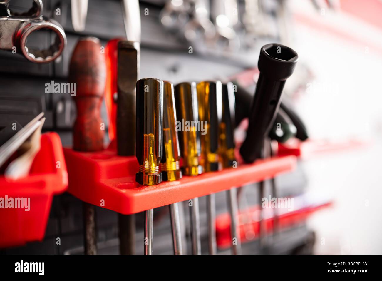 Garage Wall-Mounted Tool Organizer With Auto Mechanic Screwdriver Set ...