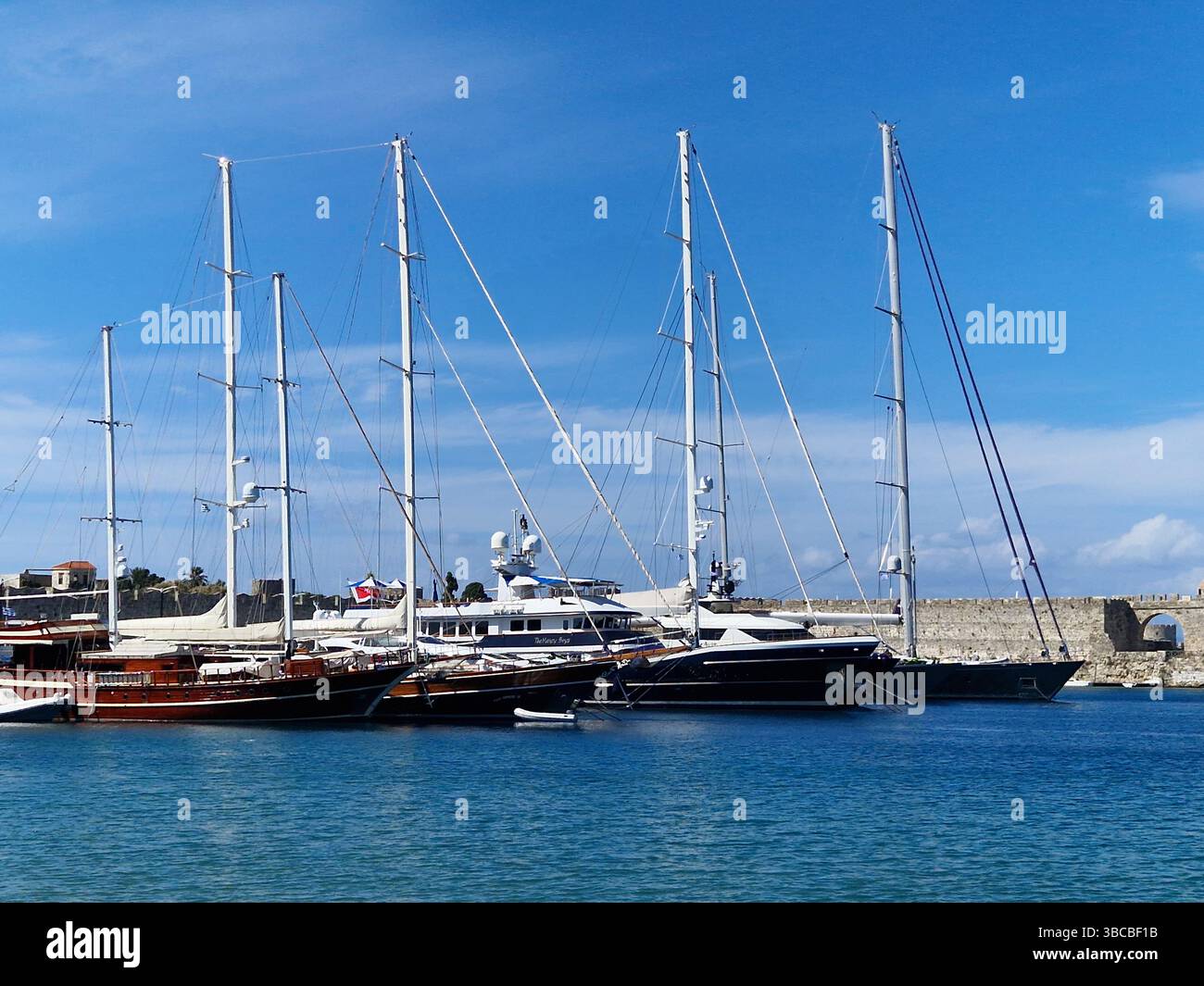 Fishing boats town pier hi-res stock photography and images - Alamy