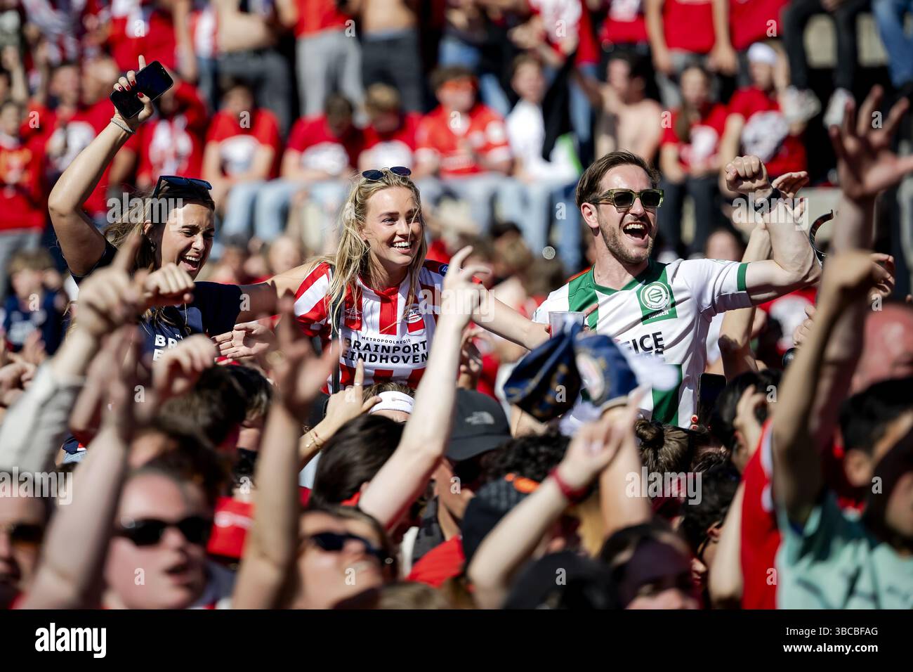 EINDHOVEN - Fans PSV on the Stadhuisplein awaiting the inauguration ...