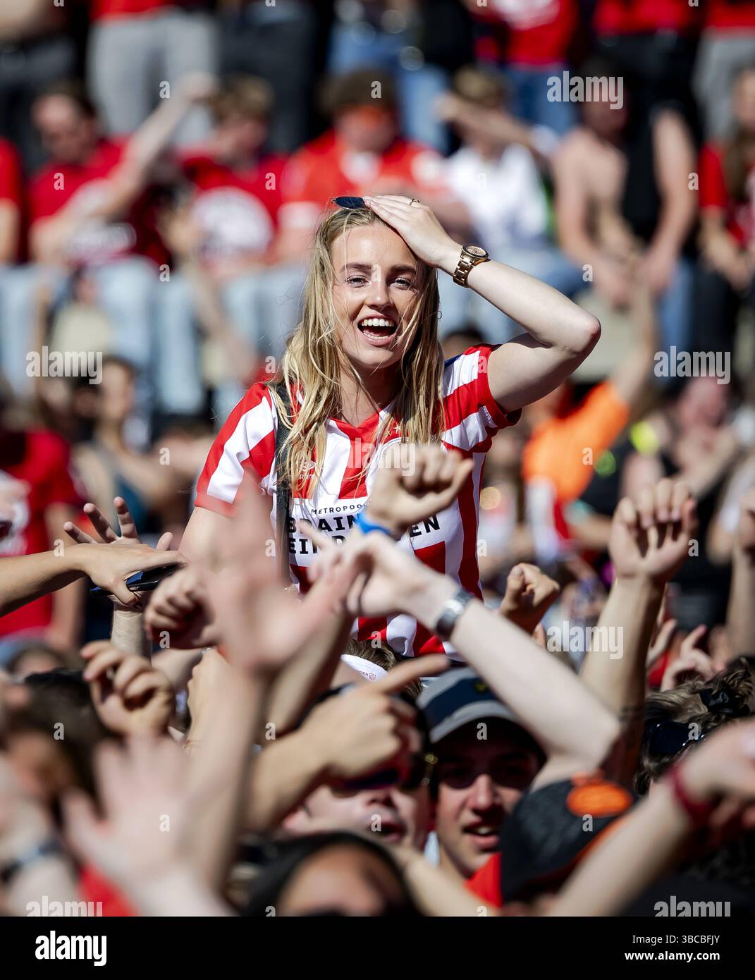 EINDHOVEN - Fans PSV on the Stadhuisplein awaiting the inauguration ...