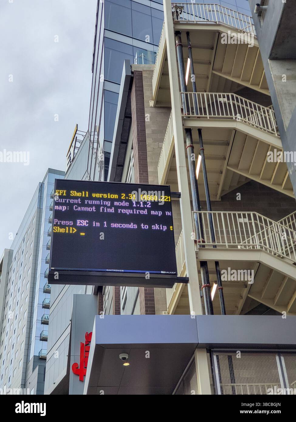 Malfunctioning sign in a downtown setting Stock Photo - Alamy