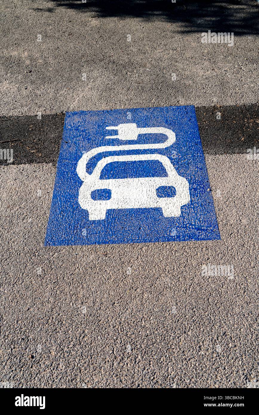Electric car charging point sign painted on asphalt surface Stock Photo ...