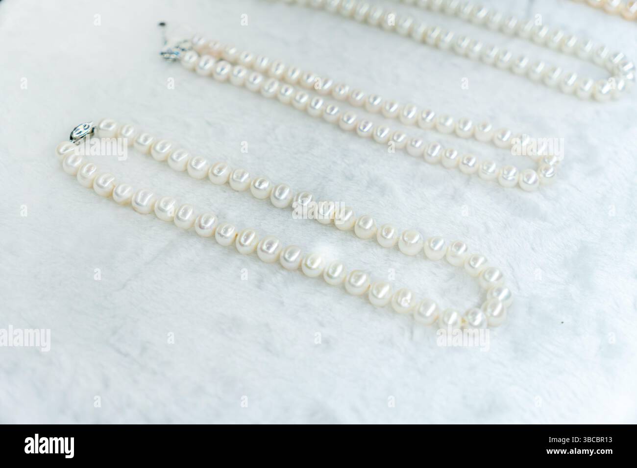 Pearl necklace on background hi-res stock photography and images - Alamy