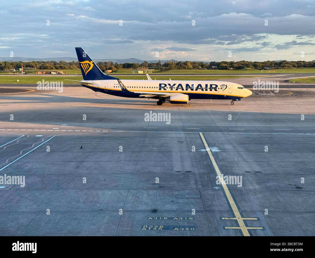 Ryanair Boeing entering to take off, Adolfo Suárez Madrid–Barajas ...