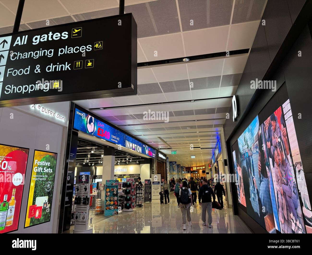 All Gates sign, Manchester Airport Terminal 2, England, UK Stock Photo ...