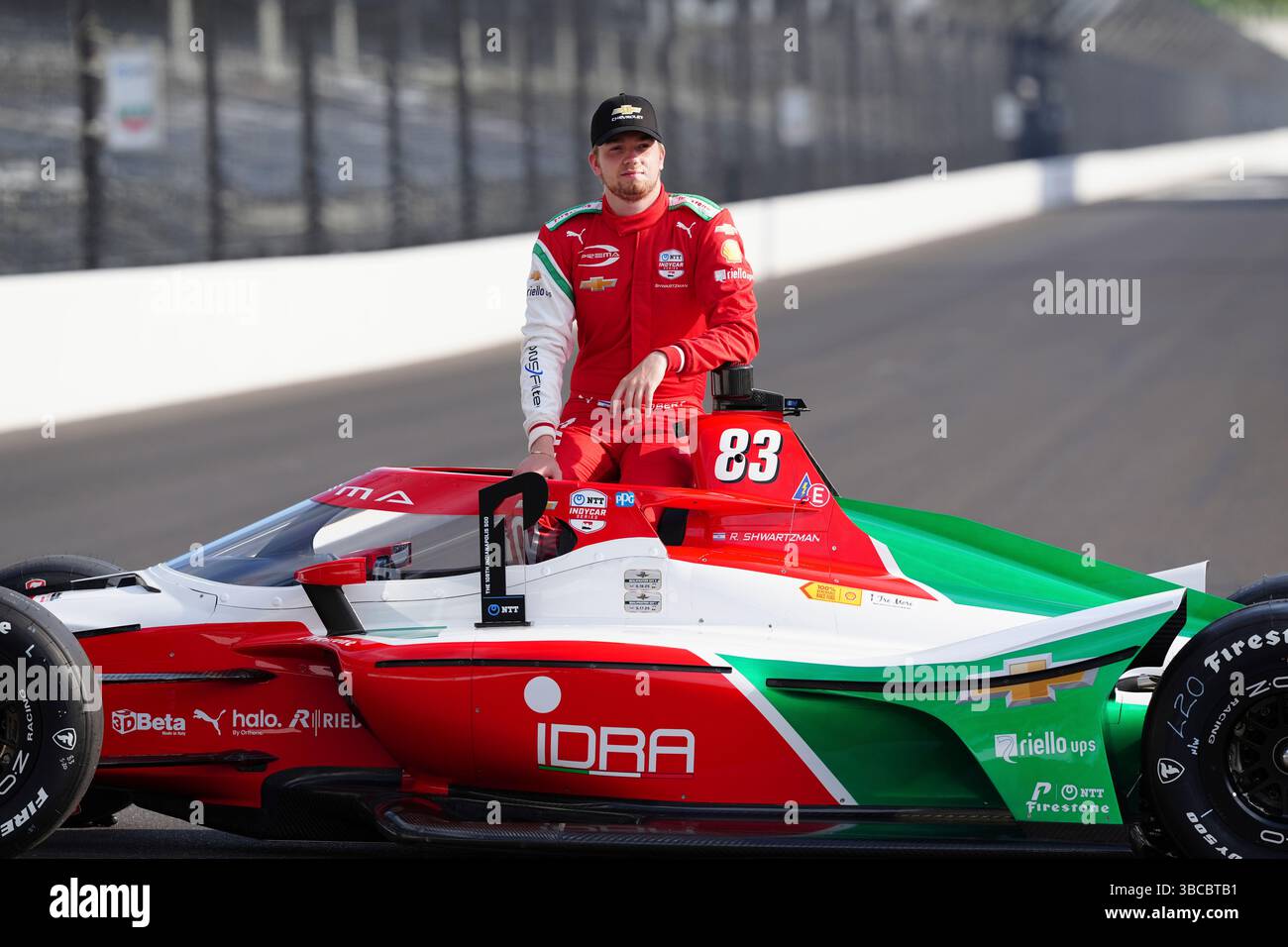 INDIANAPOLIS, IN - MAY 19: IndyCar driver and pole sitter Robert ...