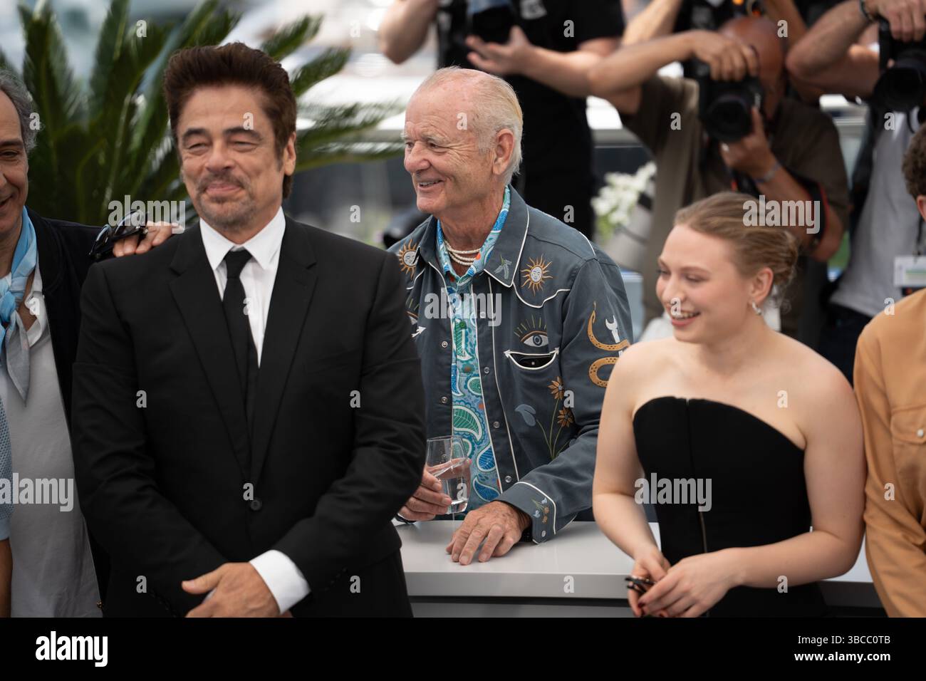 Benicio del Toro and Bill Murray pose during ''The Phoenician Scheme ...