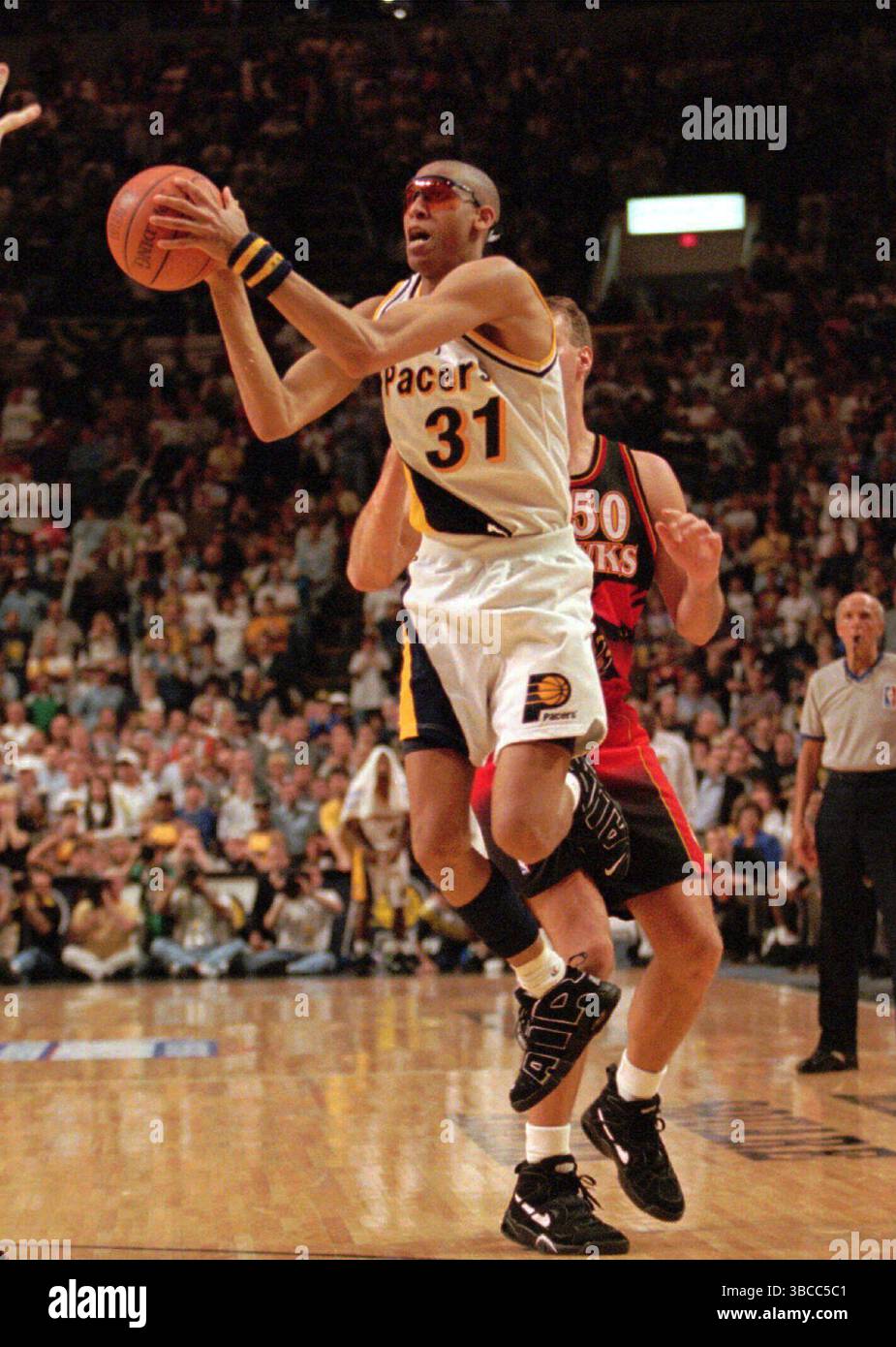 FILE - Indiana Pacers' Reggie Miller (31) drives past Atlanta Hawks ...