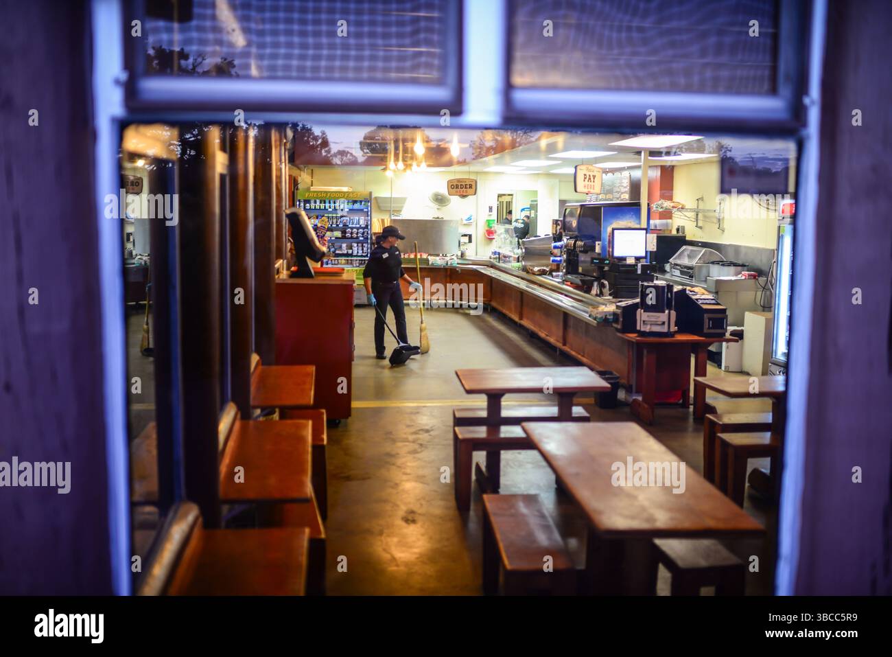 Restaurant tasks hi-res stock photography and images - Alamy