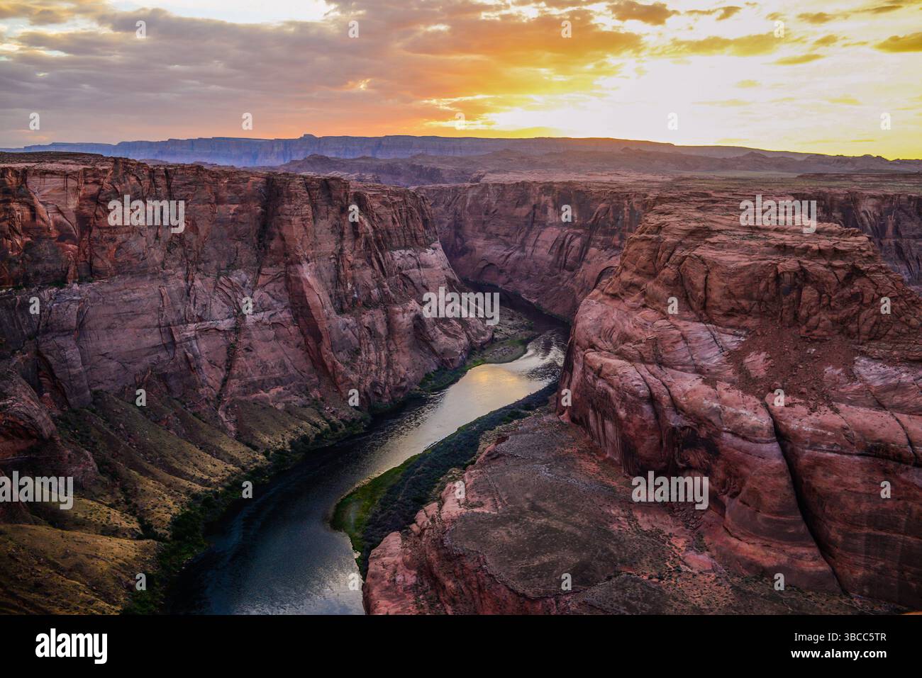Horseshoe bend, a horseshoe-shaped incised meander of the Colorado ...