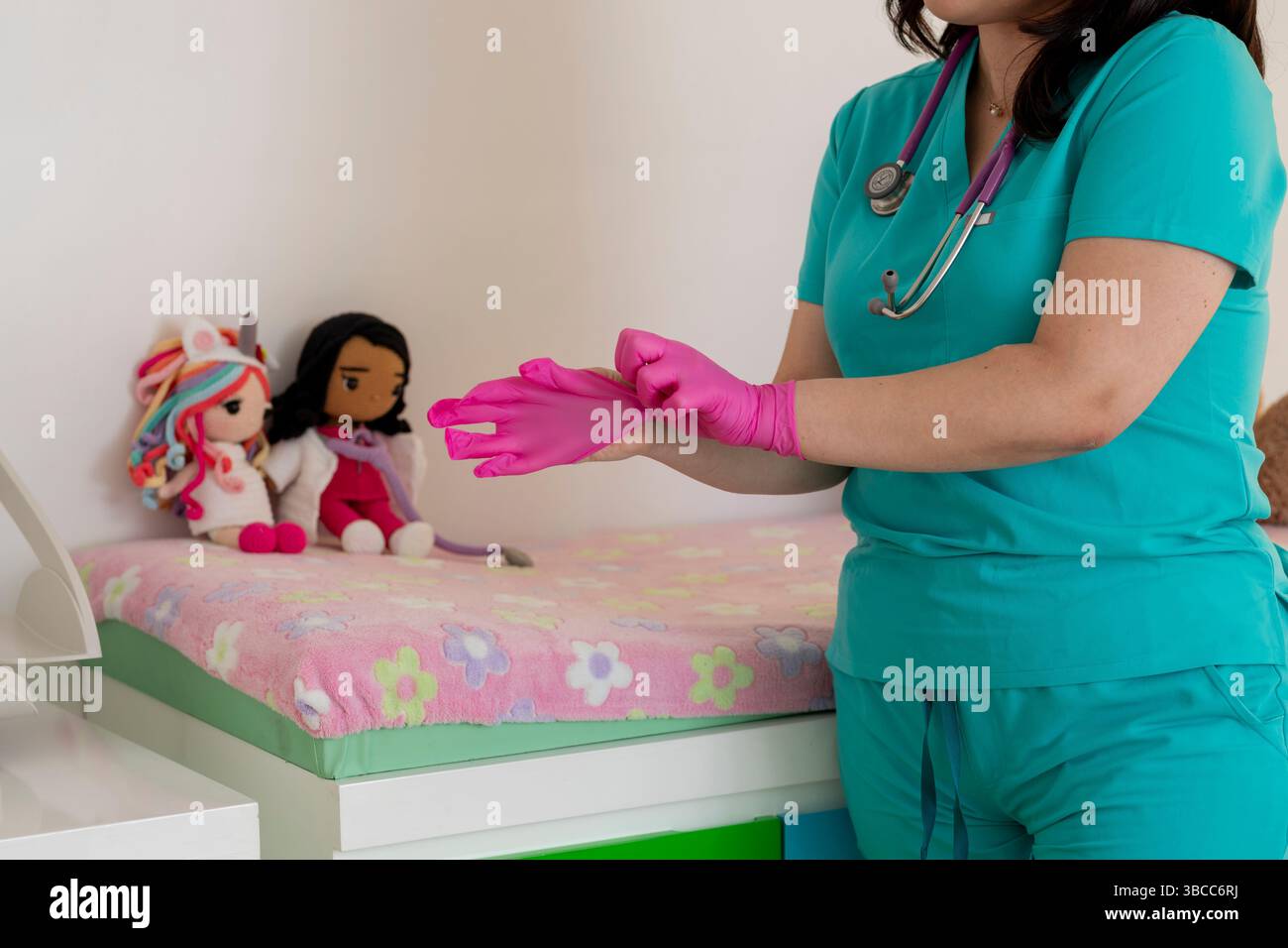 Pediatrician wearing pink medical hi-res stock photography and images ...