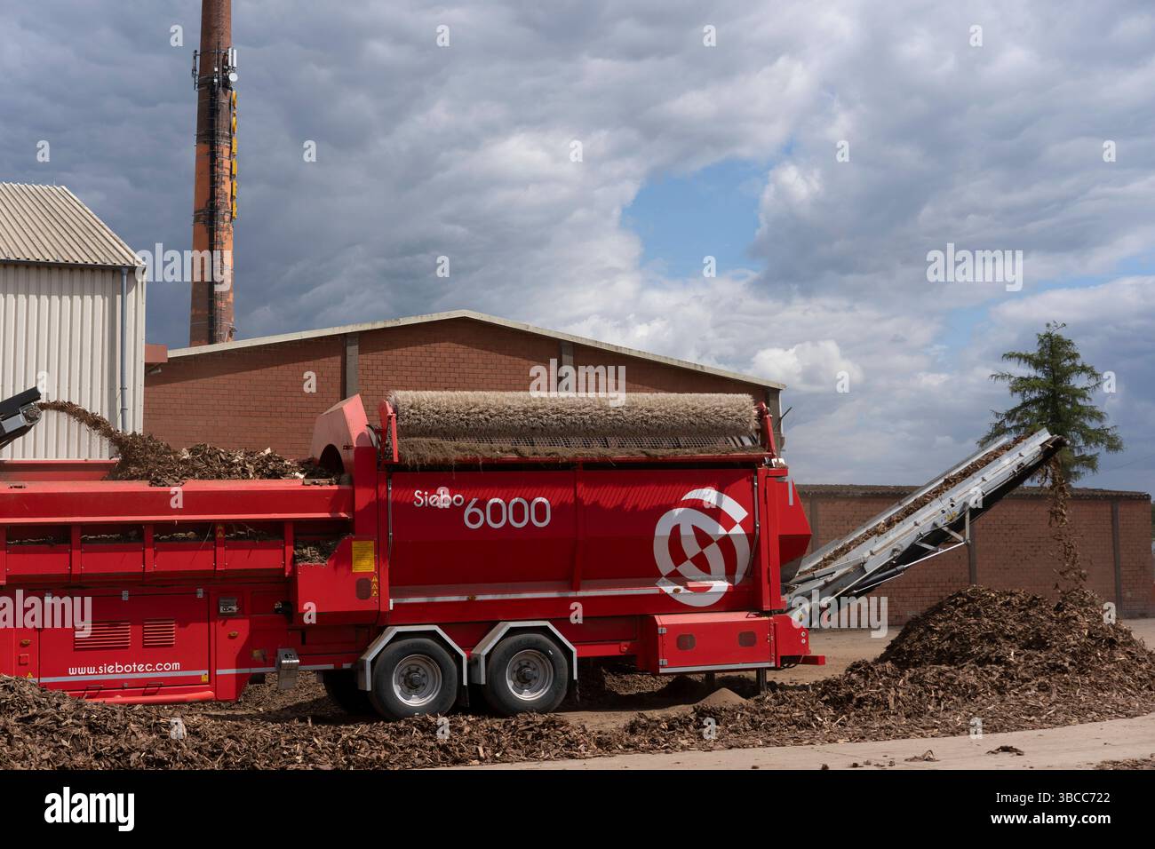 Recyclingbetrieb Göhner Herstellung von Mulch aus Rindenresten im ...