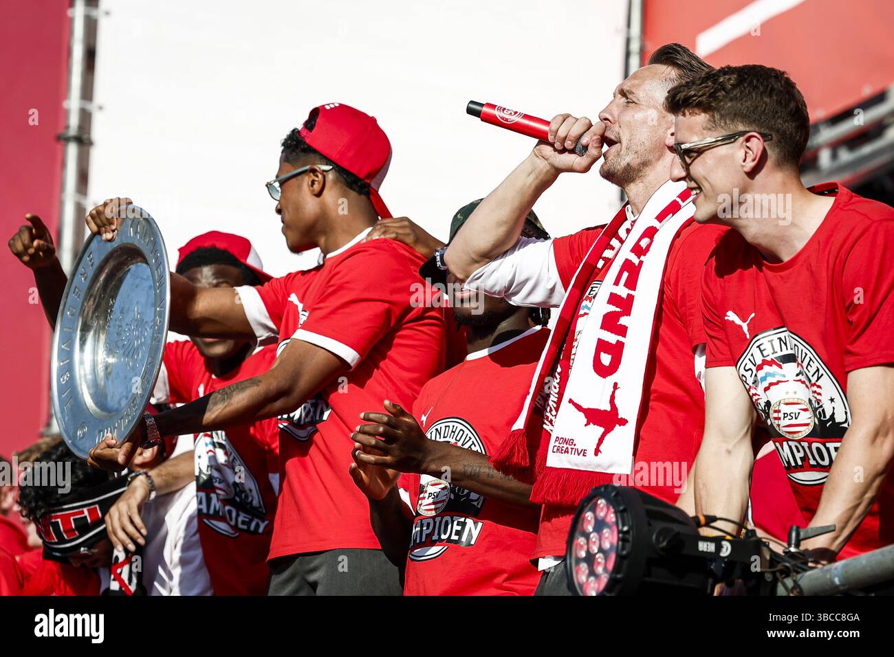 EINDHOVEN - Players and staff of PSV celebrate the national ...