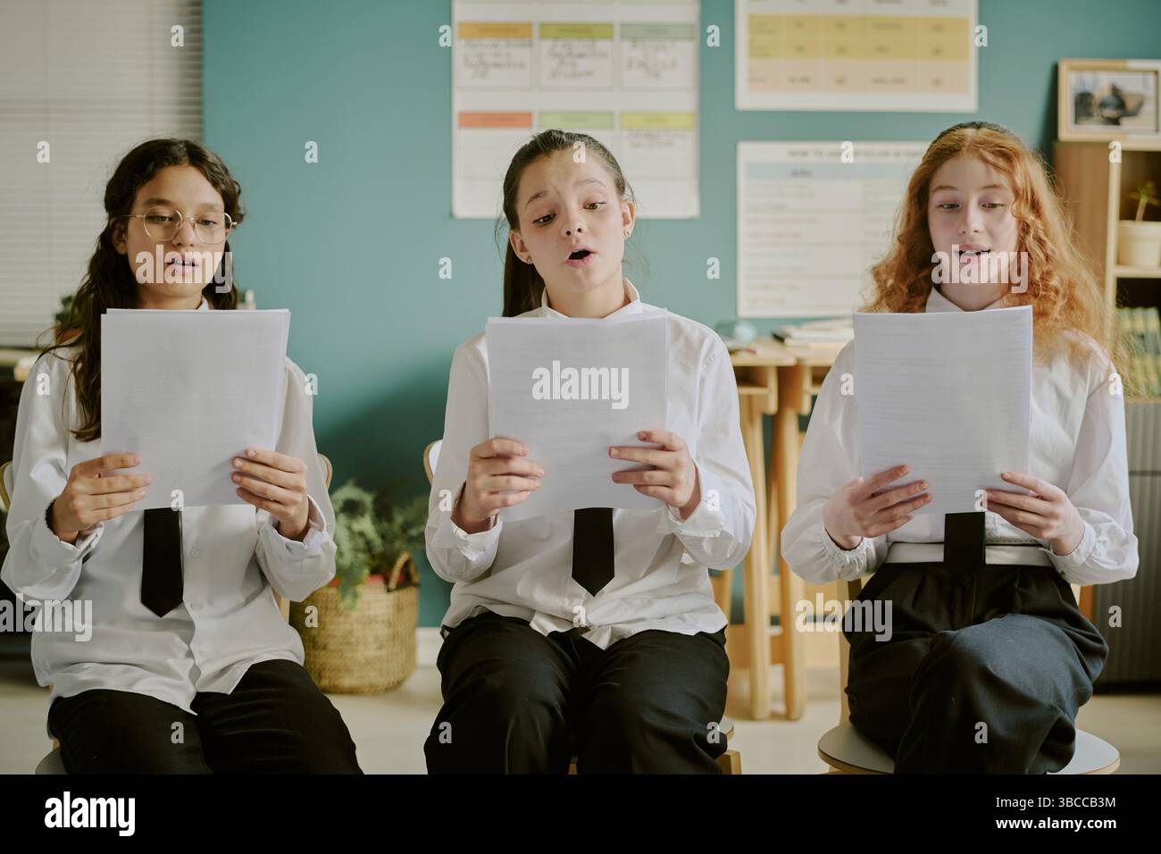 Children choir singing music hi-res stock photography and images - Alamy