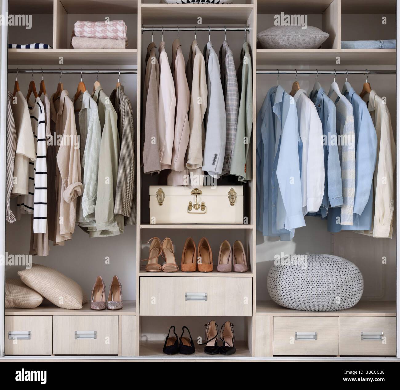 Shelving unit stylish clothes hi-res stock photography and images - Alamy