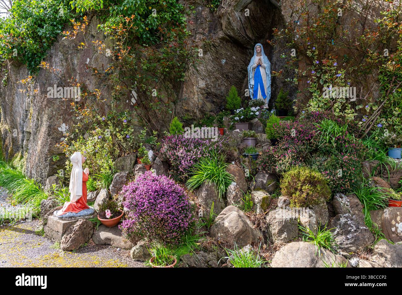 West grotto hi-res stock photography and images - Alamy