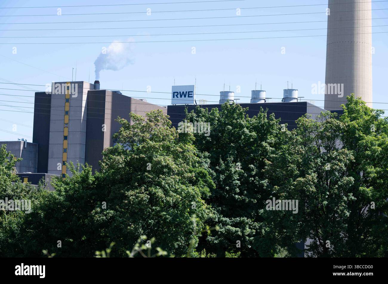 Eat, Deutschland. 19th May, 2025. The Essen-Karnap waste incineration ...