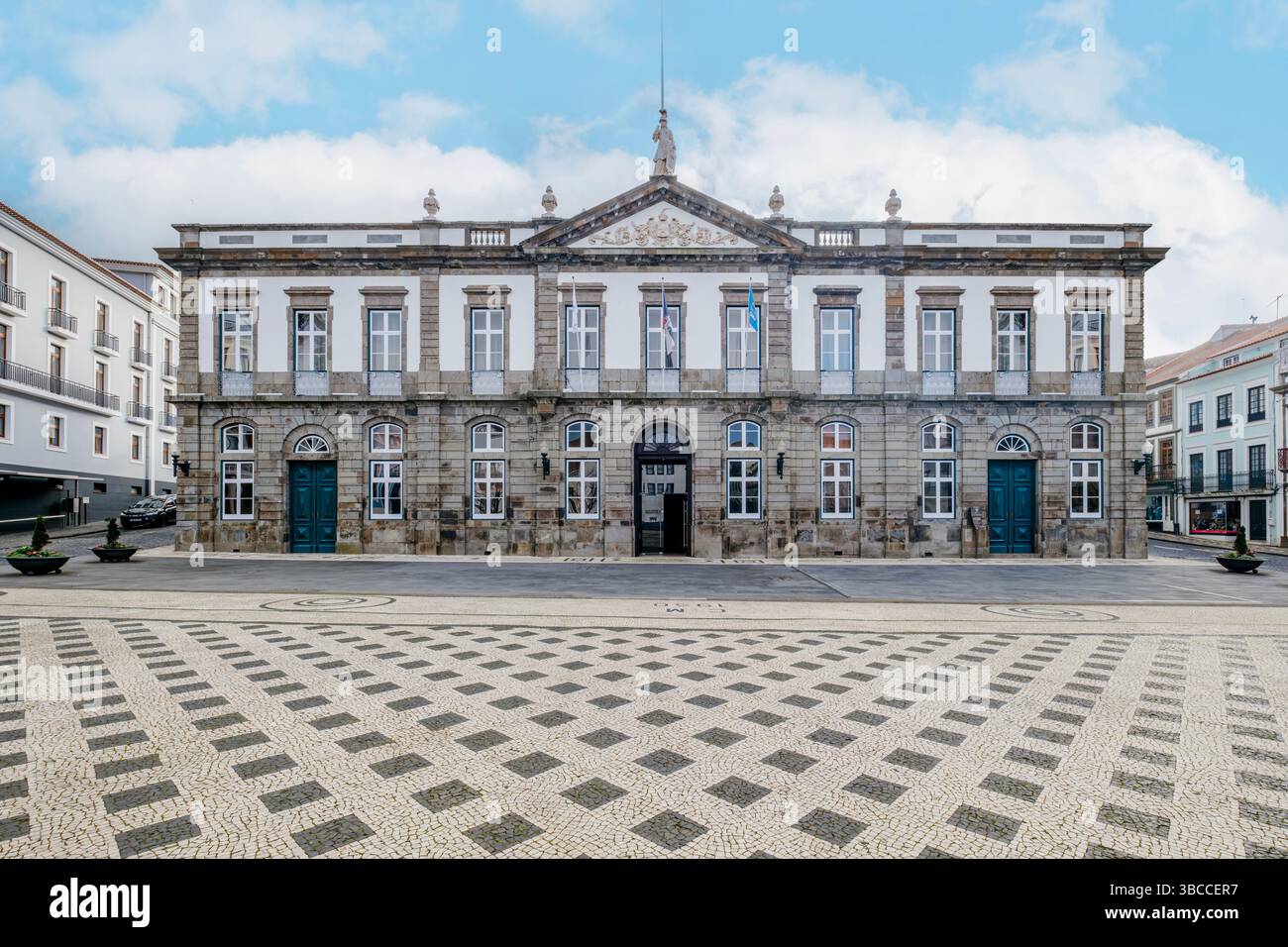 Historic City Hall building with Portuguese cobblestone square ...