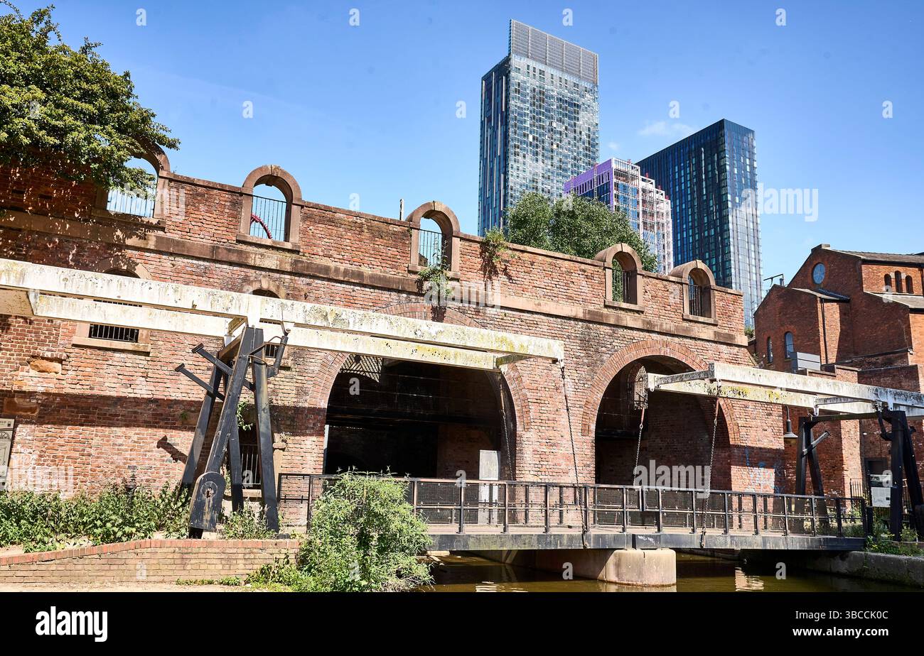 The Grocers' warehouse on the Rochdale canal at castlefield,Manchester ...
