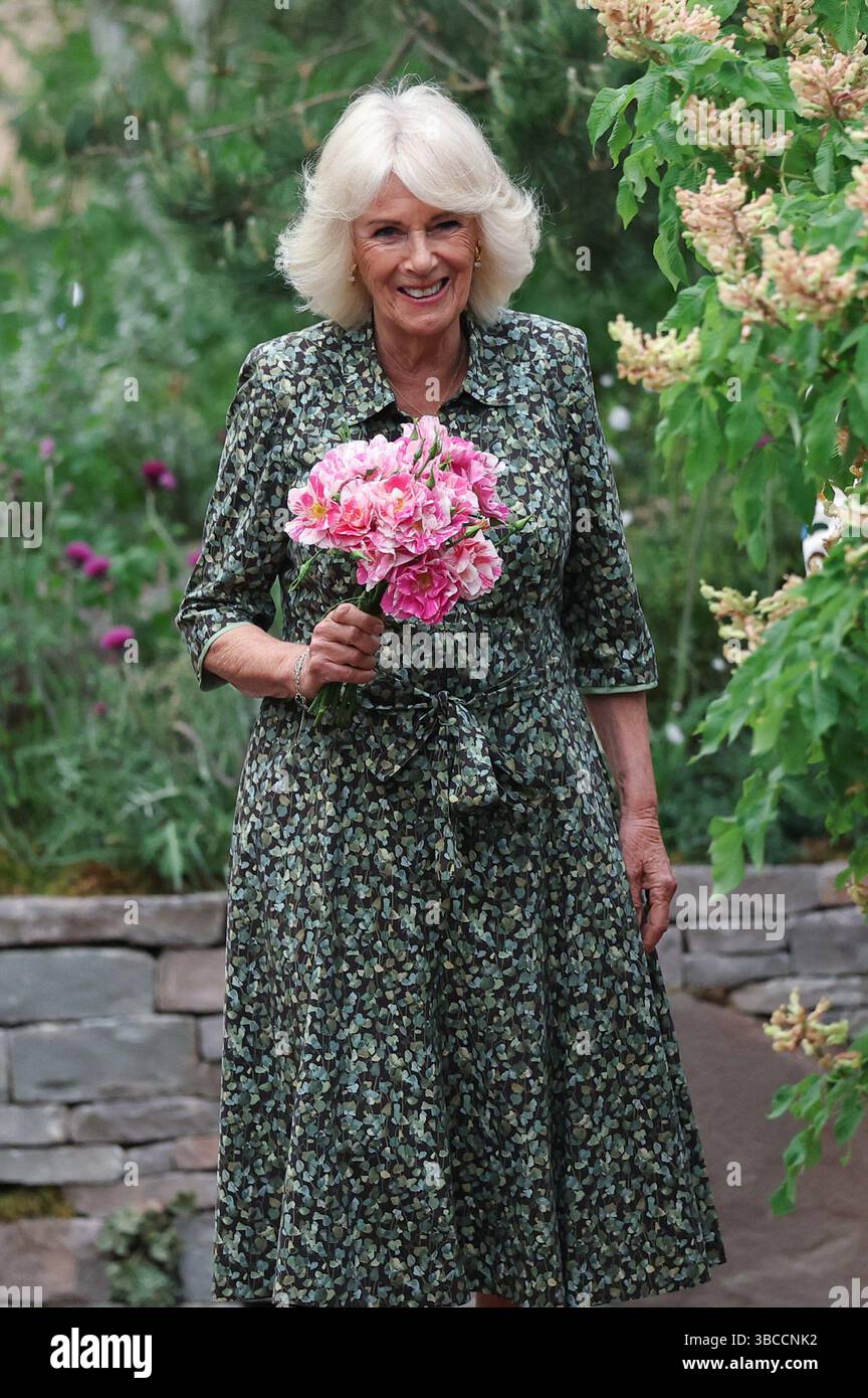 Queen Camilla holds roses called "The King's Rose", of David Austin ...