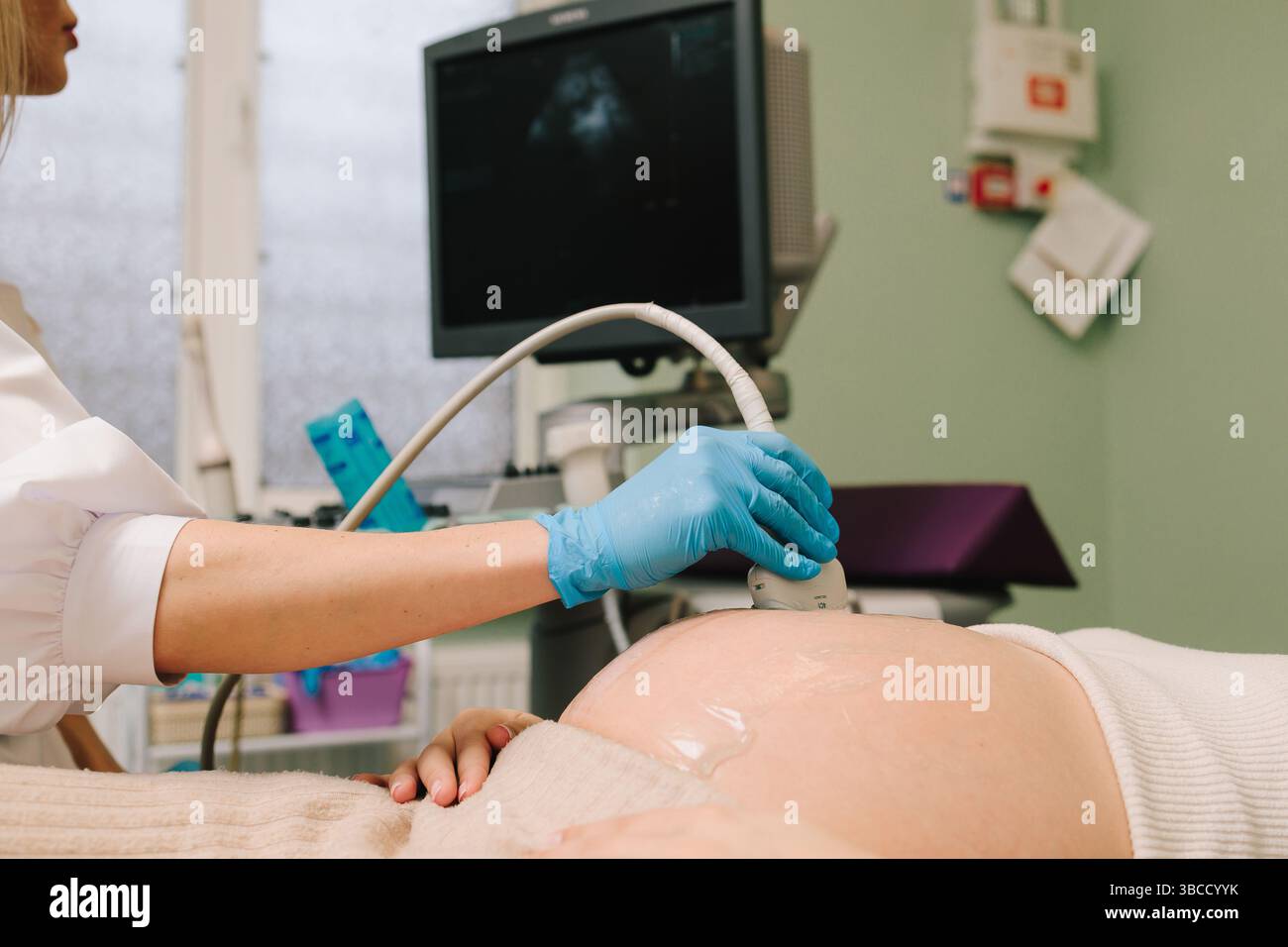 Gynecologist uses ultrasound scanner for gynecology checkup and tells ...