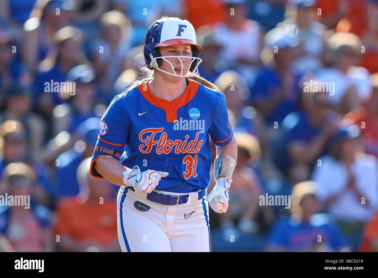 Florida infielder Kenleigh Cahalan (31) runs to first base during an ...