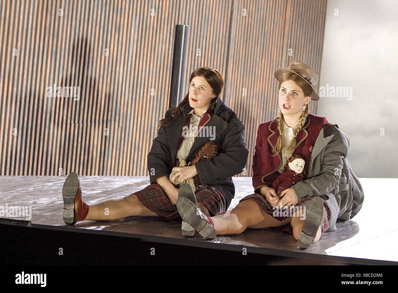 Schoolgirls in uniform uk hi-res stock photography and images - Alamy