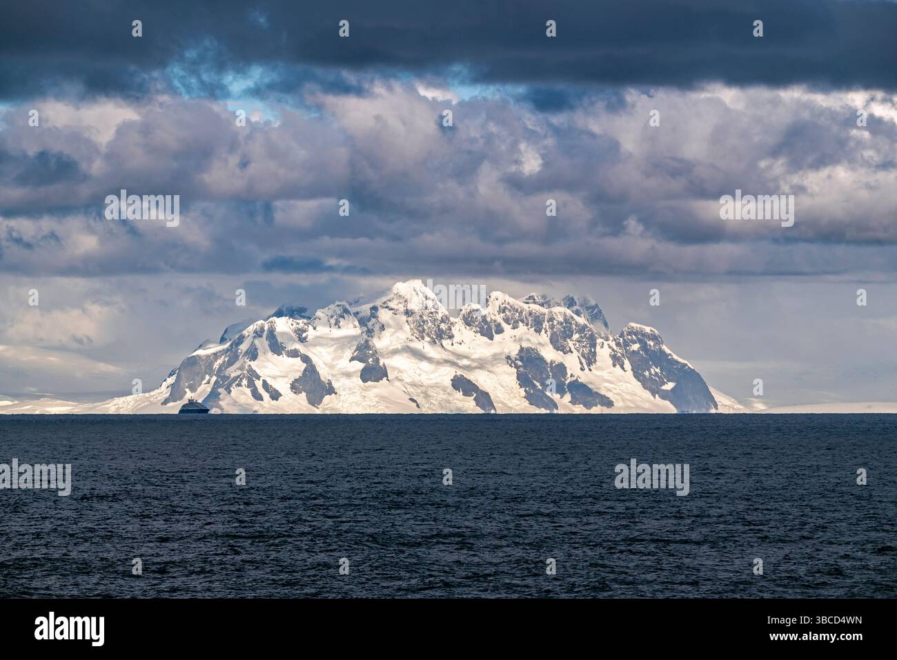 Bismarck Strait. Peninsula Antartica, Antartica Stock Photo - Alamy