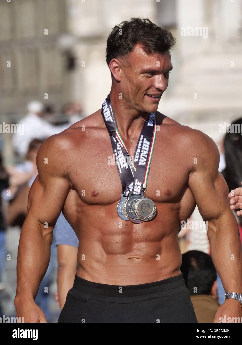 Valentin Pfister Swiss bodybuilder photo shoot in Piazza Duomo Milan ...