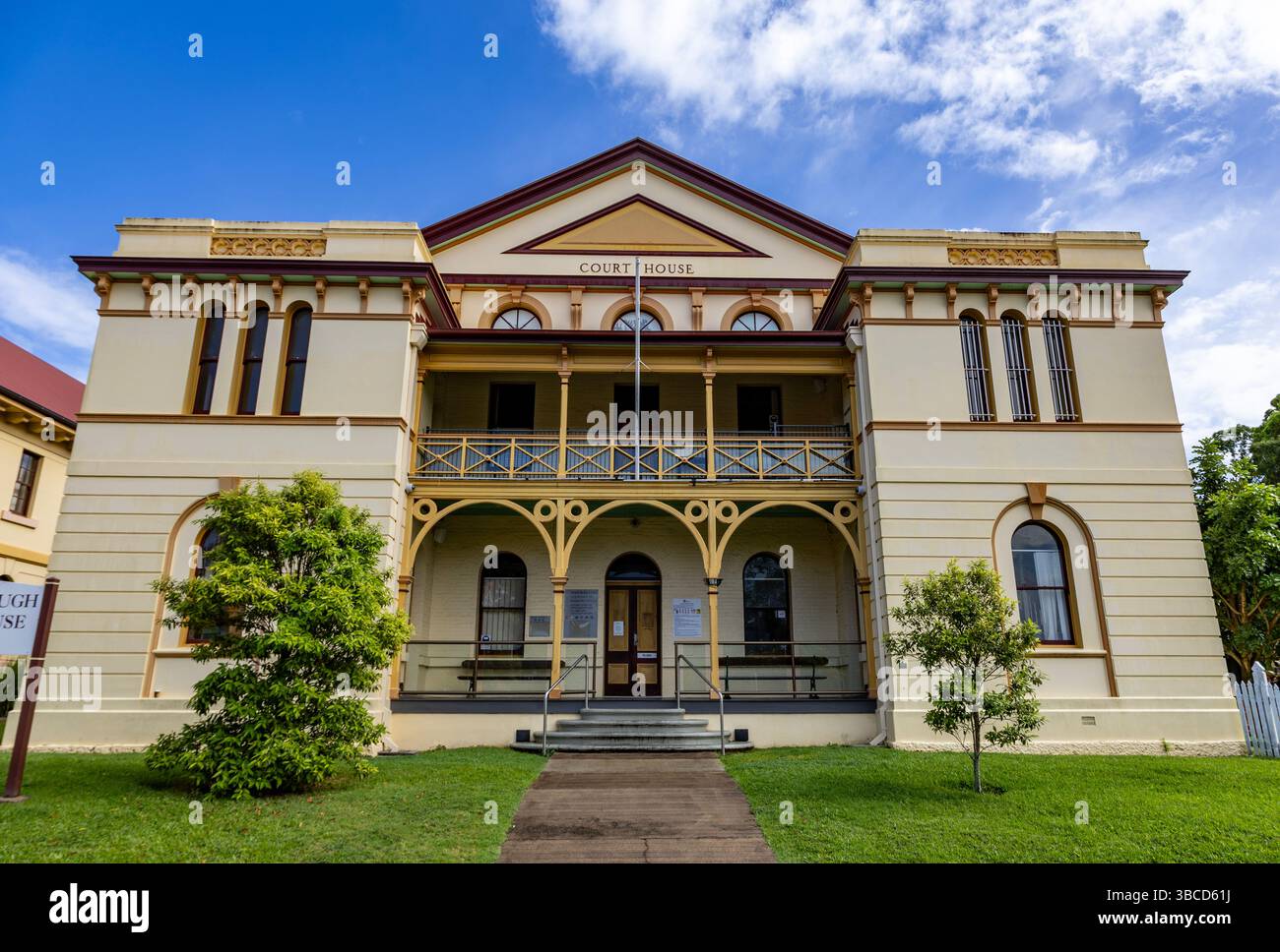 Victorian house parapet architecture hi-res stock photography and ...