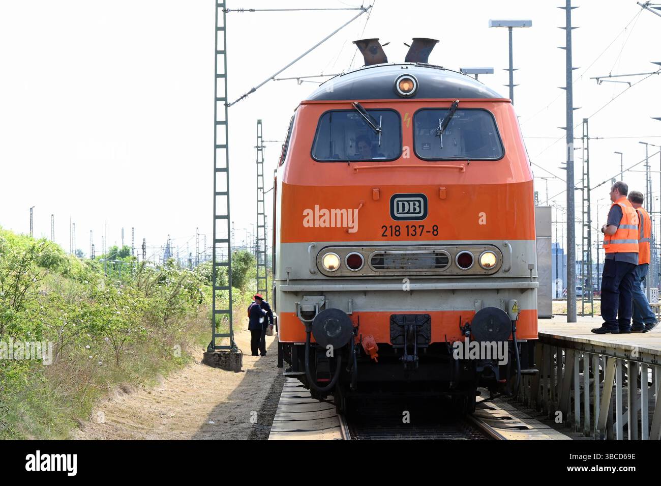 Eine historische S-Bahn mit Diesellokomotive, Triebfahrzeug der ...