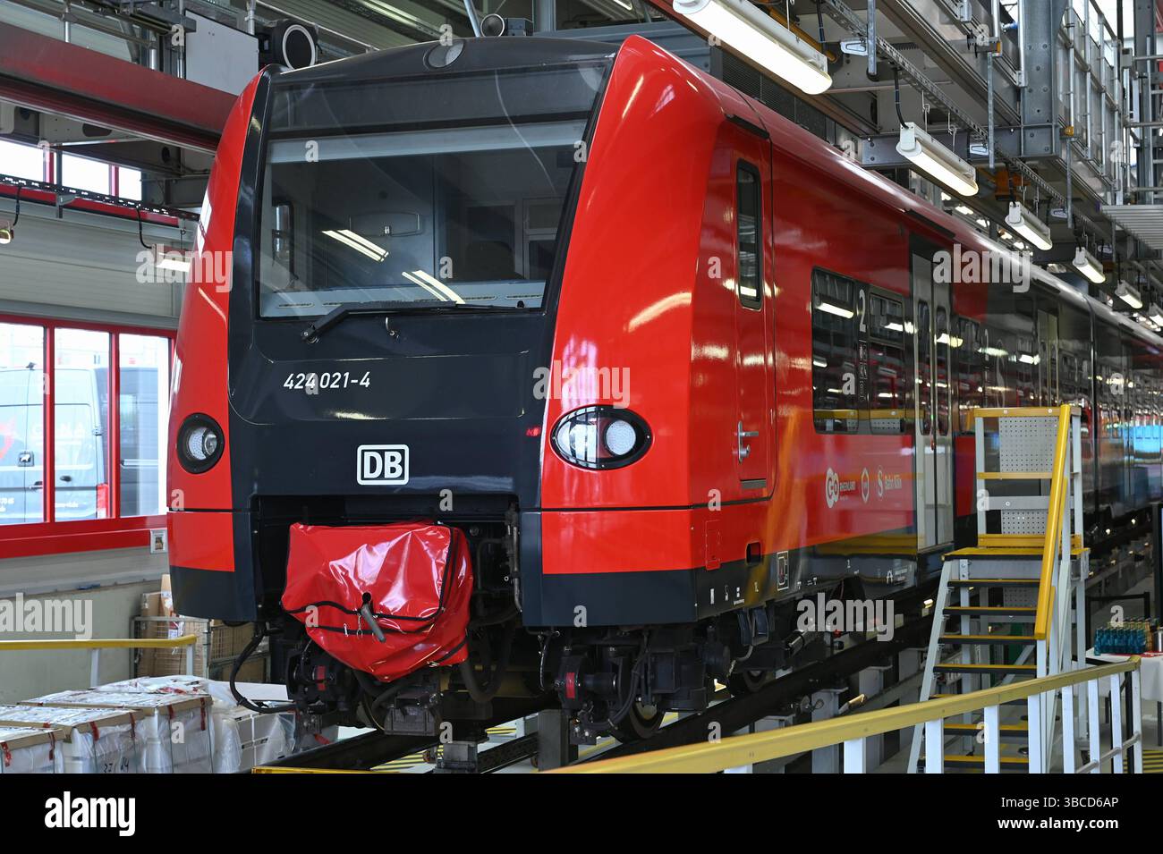 modernisierte S-Bahn in der DB Regio Werkstatt bei der Feier 50 Jahre S ...