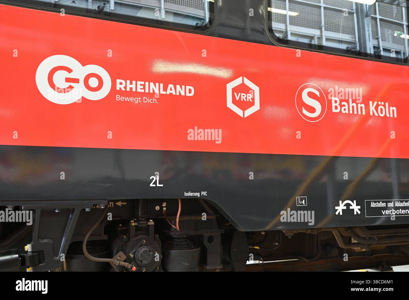 Ein modernisierte S-Bahn der DB, Go Rheinland, VRR, S-Bahn Köln bei der ...