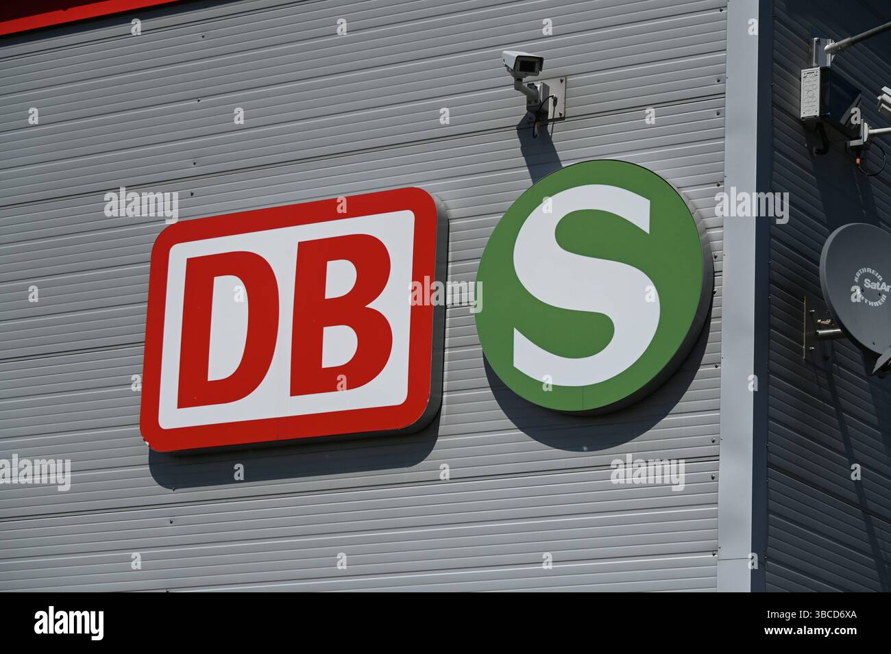 Schriftzug Logo DB Deutsche Bahn und S-Bahn *** DB Deutsche Bahn and S ...